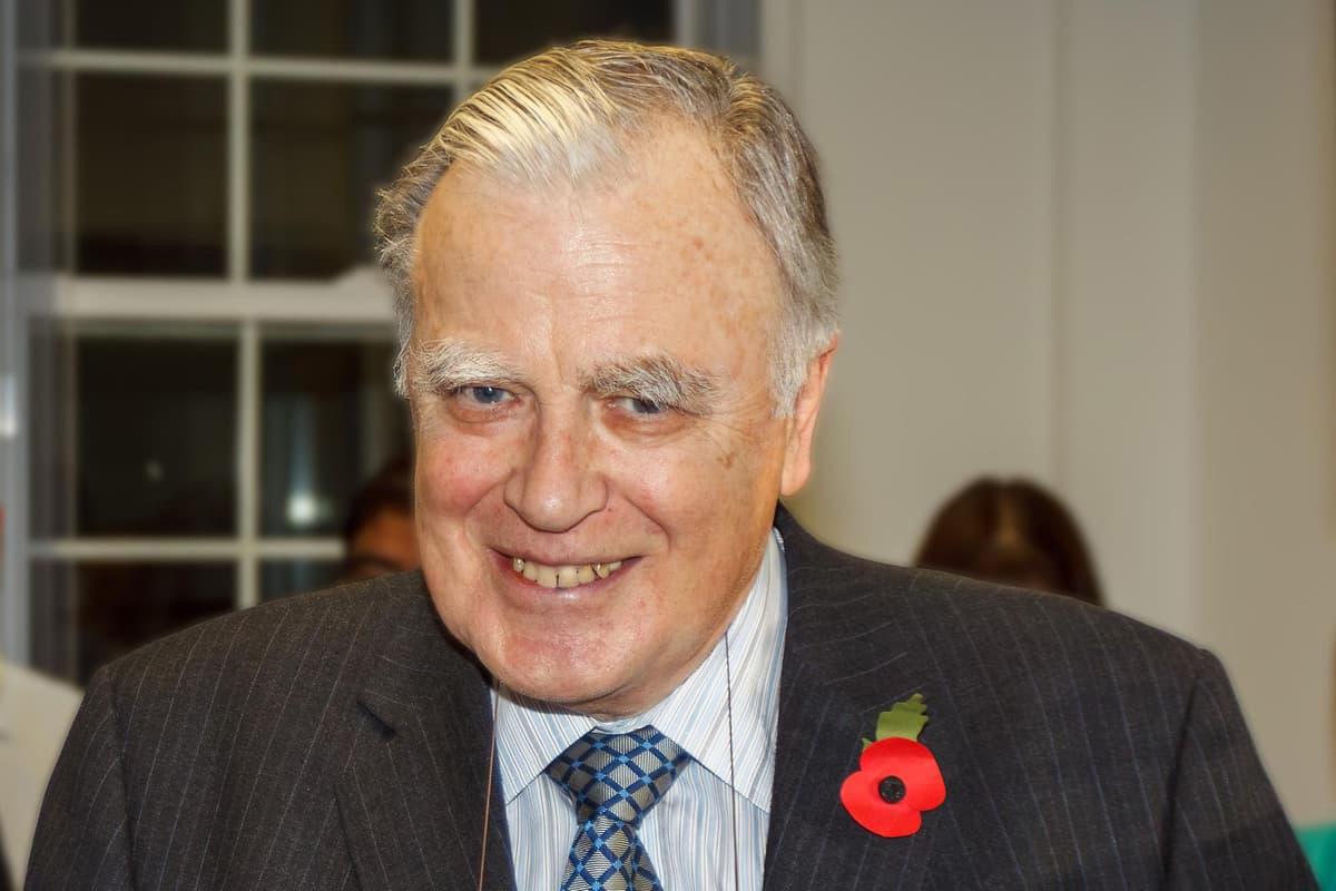 Peter Brunt: gastroenterologist, physician to the Queen in Scotland ...